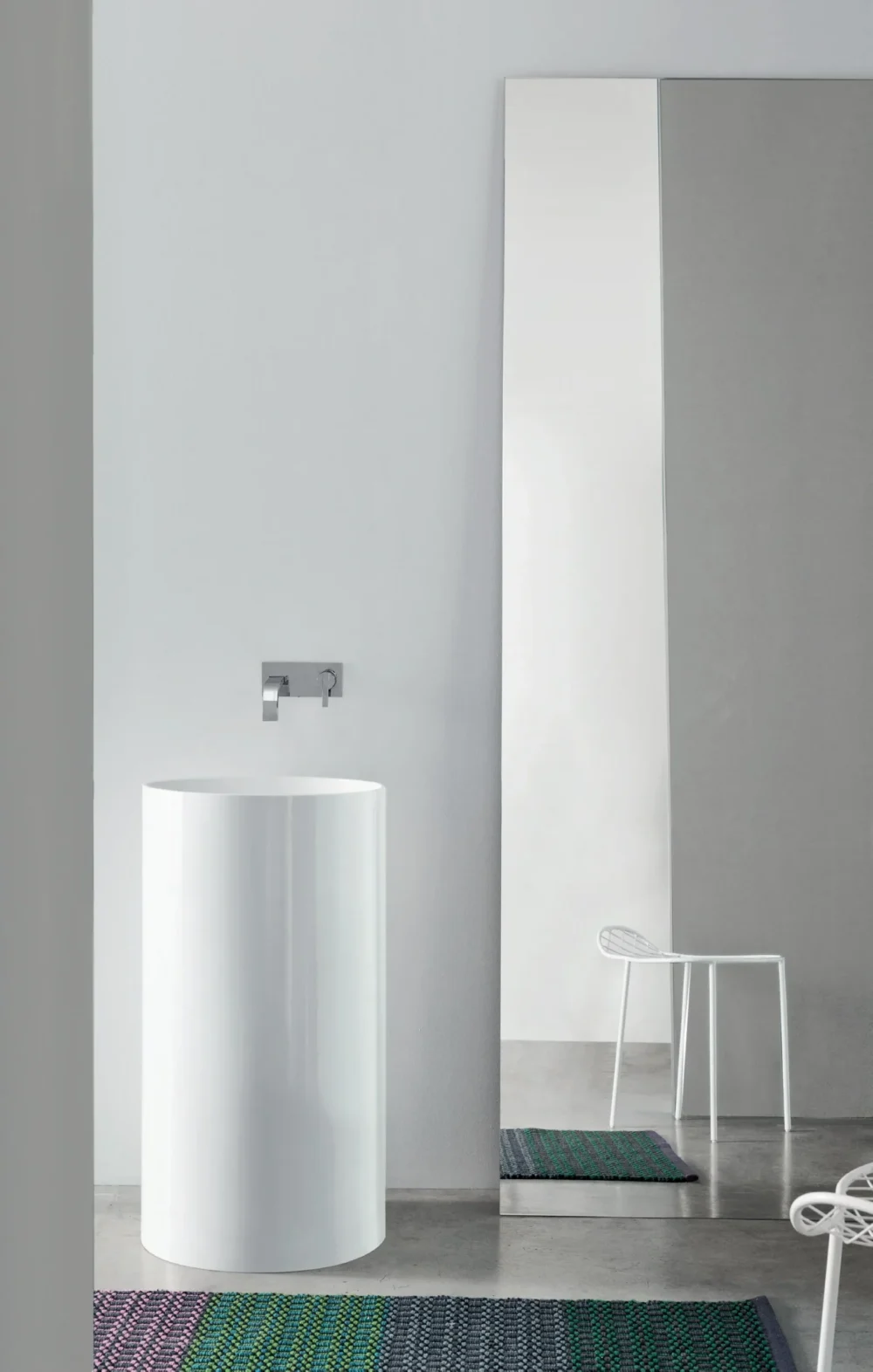 The Studio Bagno Ovvio is a cylindrical freestanding ceramic basin.